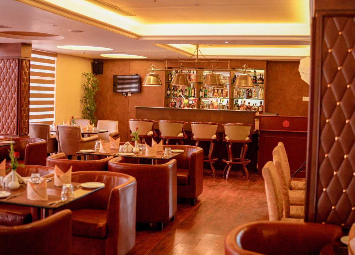 Restaurant & Lounge – Camelot Hotel
