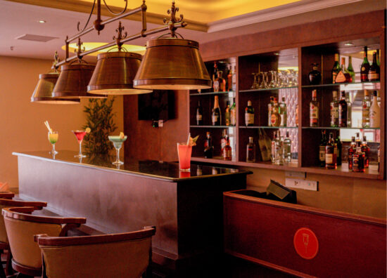 Restaurant & Lounge – Camelot Hotel