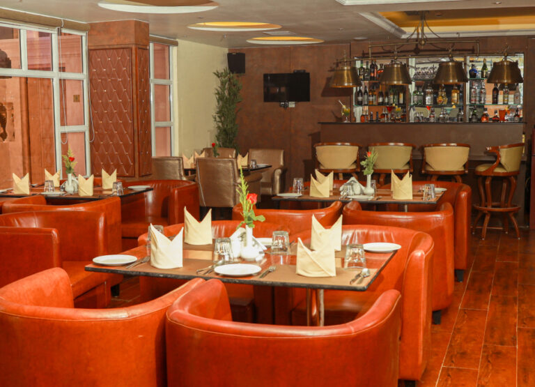 Restaurant & Lounge – Camelot Hotel